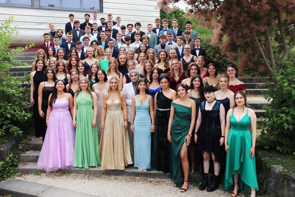 Abiturjahrgang 2023 – „Zwölf Jahre im falschen Film“? – Erasmus-Widmann ...